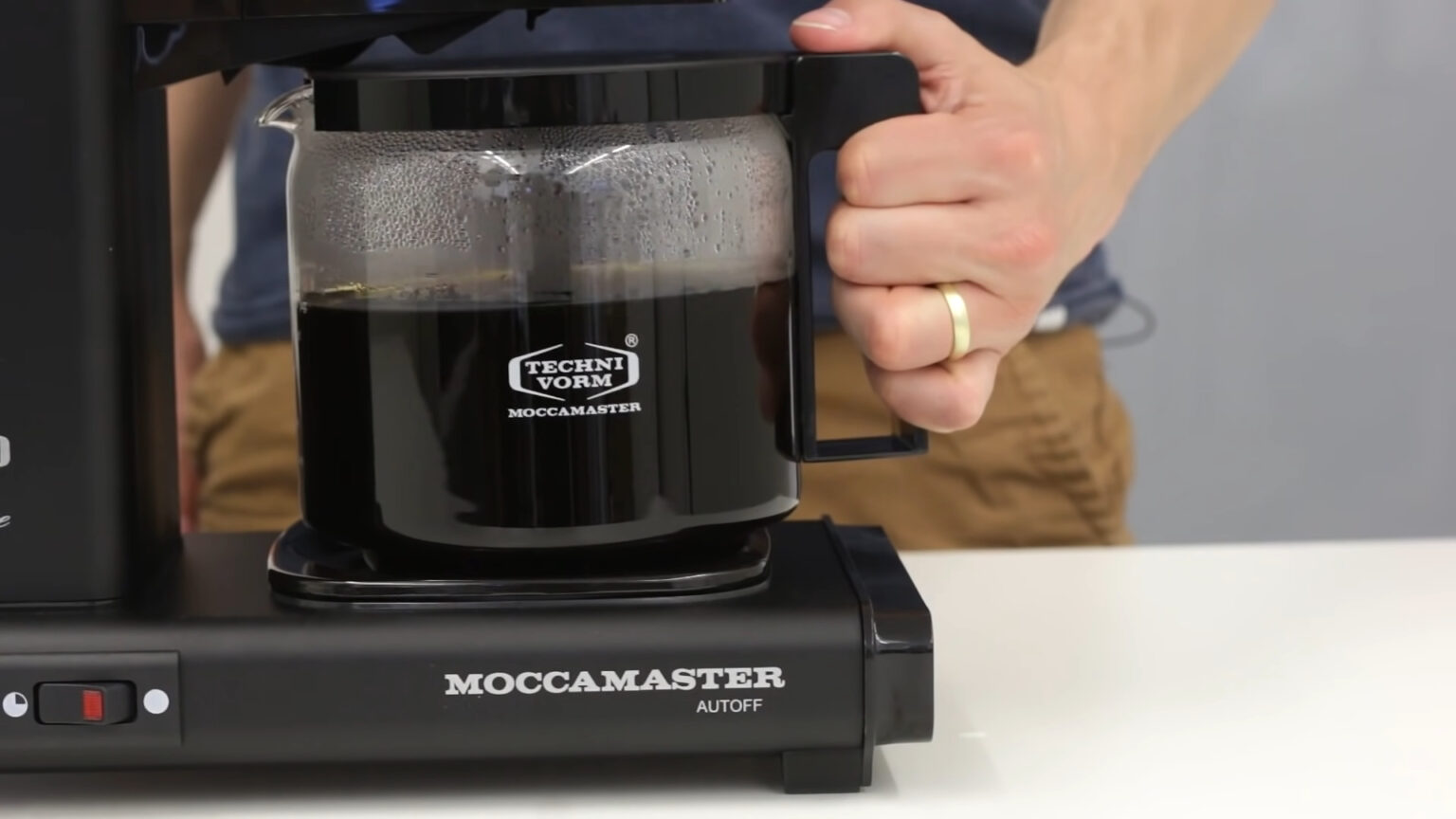 A Complete Crash Course: How to Use a Moccamaster - The Hearty Brew